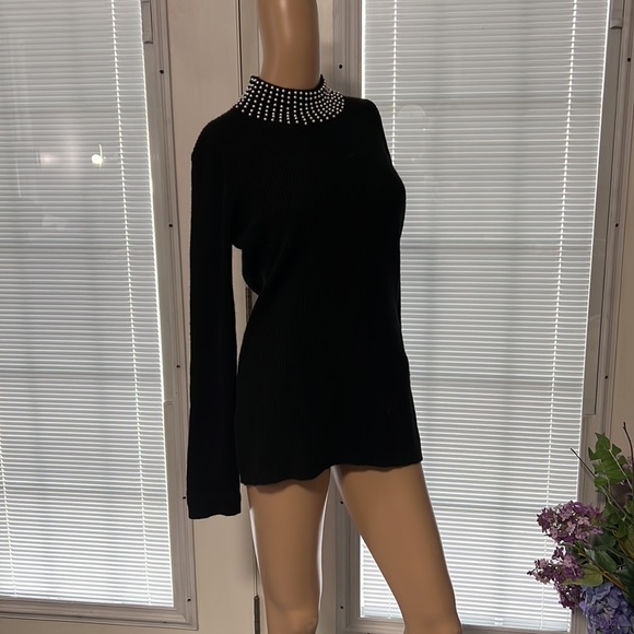 qi cashmere | Sweaters | Qi Cashmere Black Pearl Sweater | Poshmark